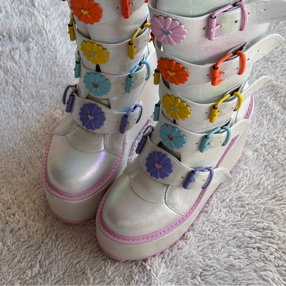 YRU | Shoes | Yru Dune Holographic Daisy Platform Boots 8 | Poshmark